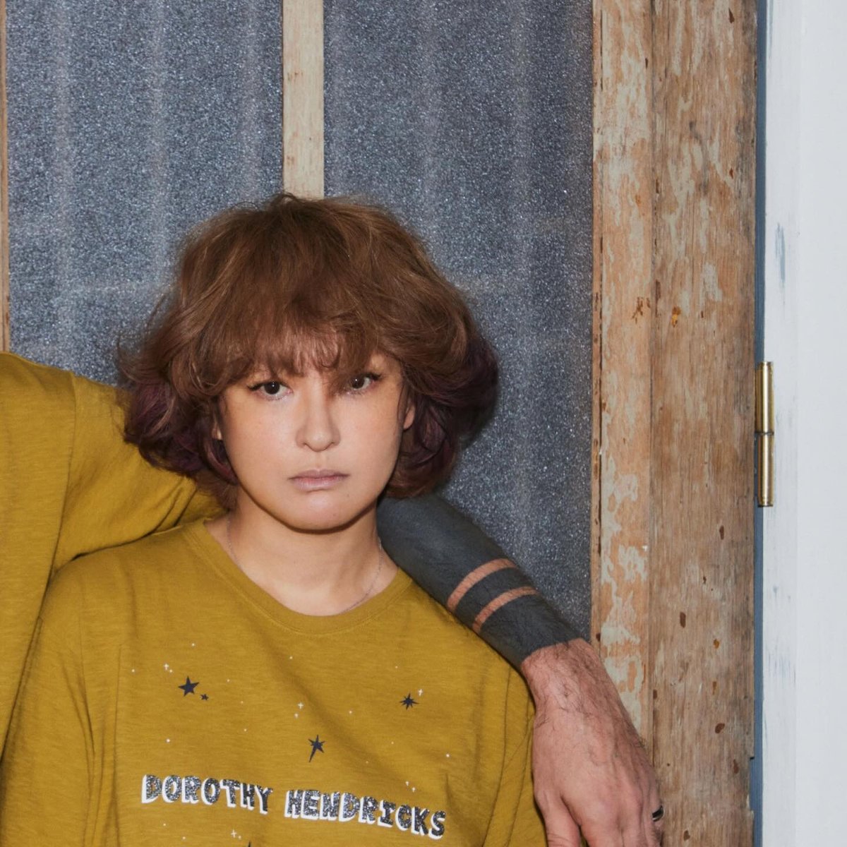 GLITTER PRINT TEE | Dorothy Hendricks