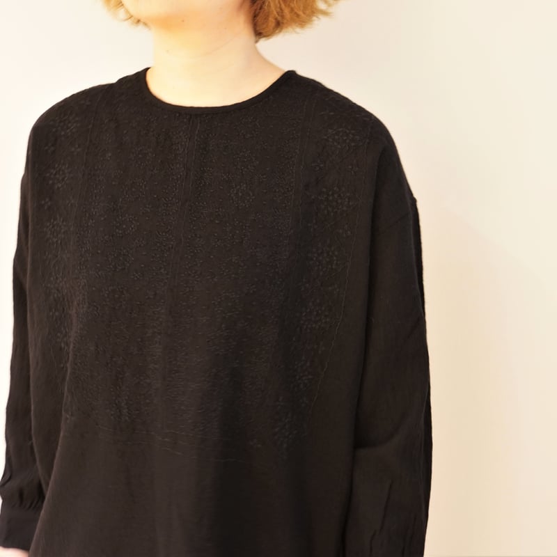 maison de soil/ボイルウール バックボタン刺繍ブラウス maison de soil/ボイルウール バックボタン刺繍ブラウス