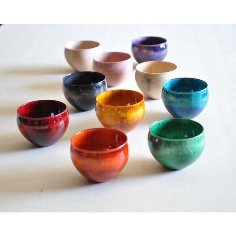 木製栃材を使用したカラフルなぐい呑みです Ochoko Colorful 木製栃材を使用したカラフルなぐい呑みです Ochoko Colorful