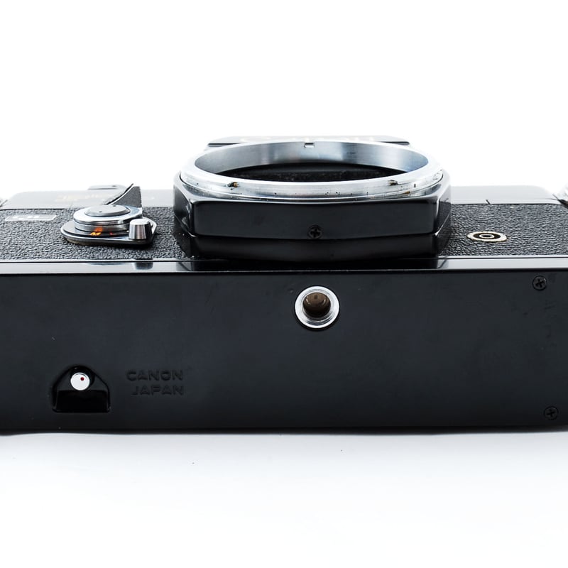 Canon FTb QL 35mm SLR / Canon FD 50mm f/1.8 | B Canon FTb QL 35mm SLR / Canon FD 50mm f/1.8 | B