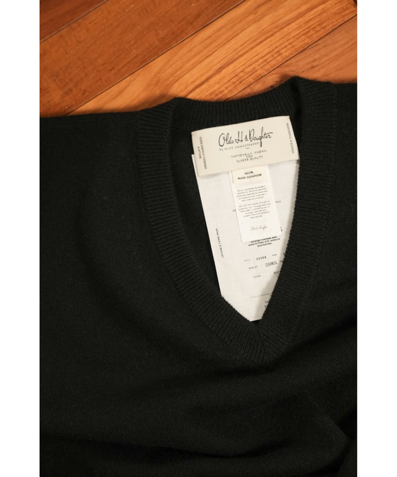 Olde H & Daughter CASHMERE V-NECK KNITWEAR | Mu Olde H & Daughter CASHMERE V-NECK KNITWEAR | Mu