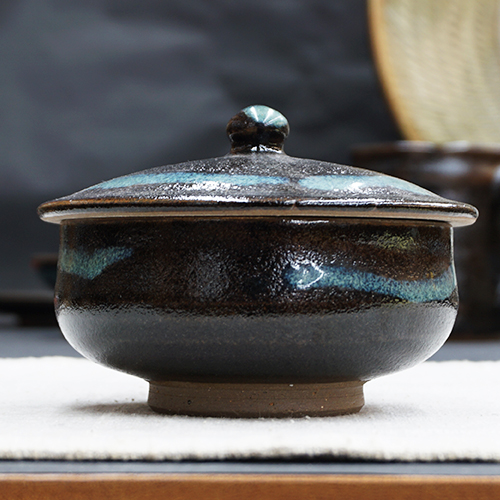 和食器 龍門司焼 蓋物 しゅけ 小 140cc 黒釉青流 | うつわの店 和食器 龍門司焼 蓋物 しゅけ 小 140cc 黒釉青流 | うつわの店