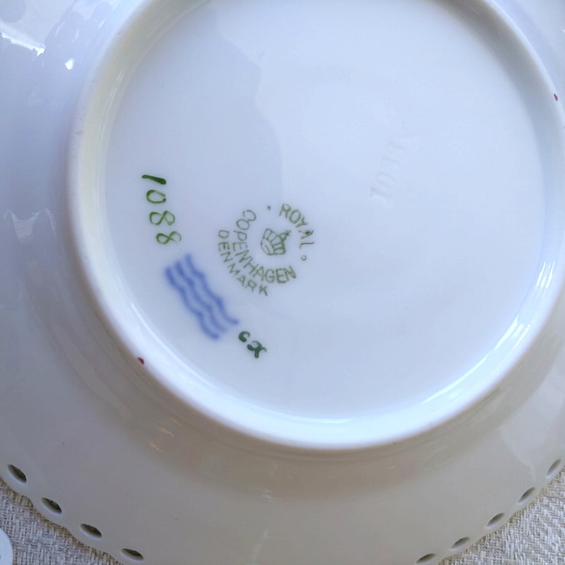 1924~1934年RoyalCopenhagenフルレース金彩バーガンディーの 1924~1934年RoyalCopenhagenフルレース金彩バーガンディーの