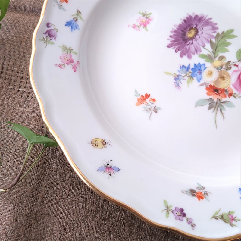 1860~1924年Meissen花と昆虫の絵の前菜皿21㎝D紫のアスターと 1860~1924年Meissen花と昆虫の絵の前菜皿21㎝D紫のアスターと