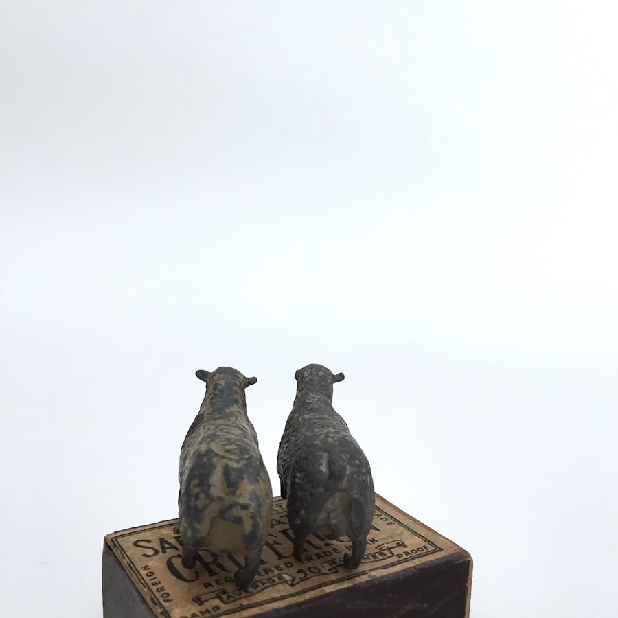 sheep lead figure / 鉄の羊フィギュリン 鉄の動物おもちゃ | cocon