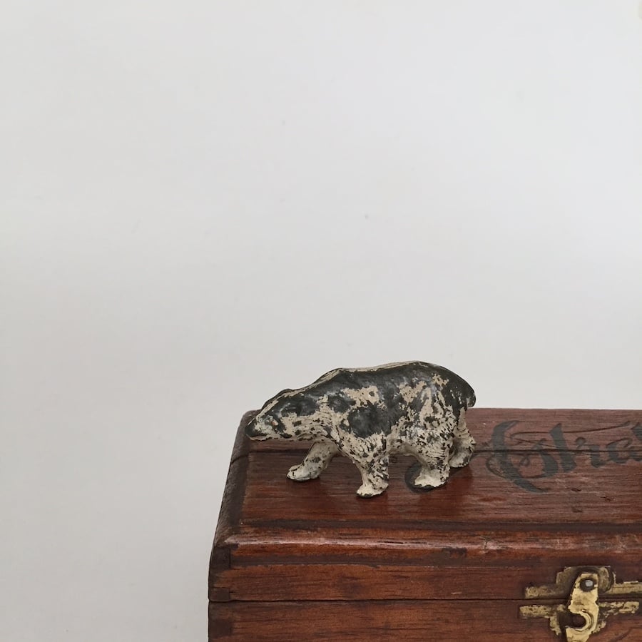 lead figure / アンティークメタルのシロクマ置きもの | cocon
