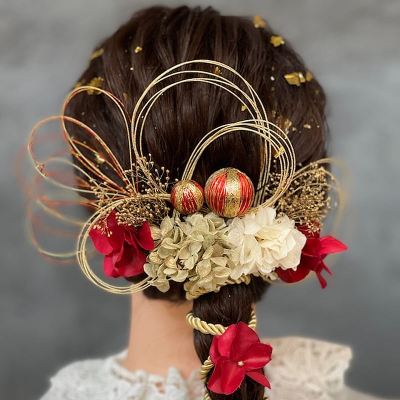 紫陽花水引き髪飾り レッド×ゴールド 水引き 金箔シート 髪飾り 紫陽花水引き髪飾り レッド×ゴールド 水引き 金箔シート 髪飾り