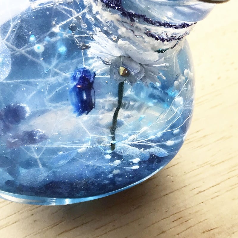 宵色の森』プリザーブドフラワーとクリスタルのメルヘンハー 宵色の森』プリザーブドフラワーとクリスタルのメルヘンハー
