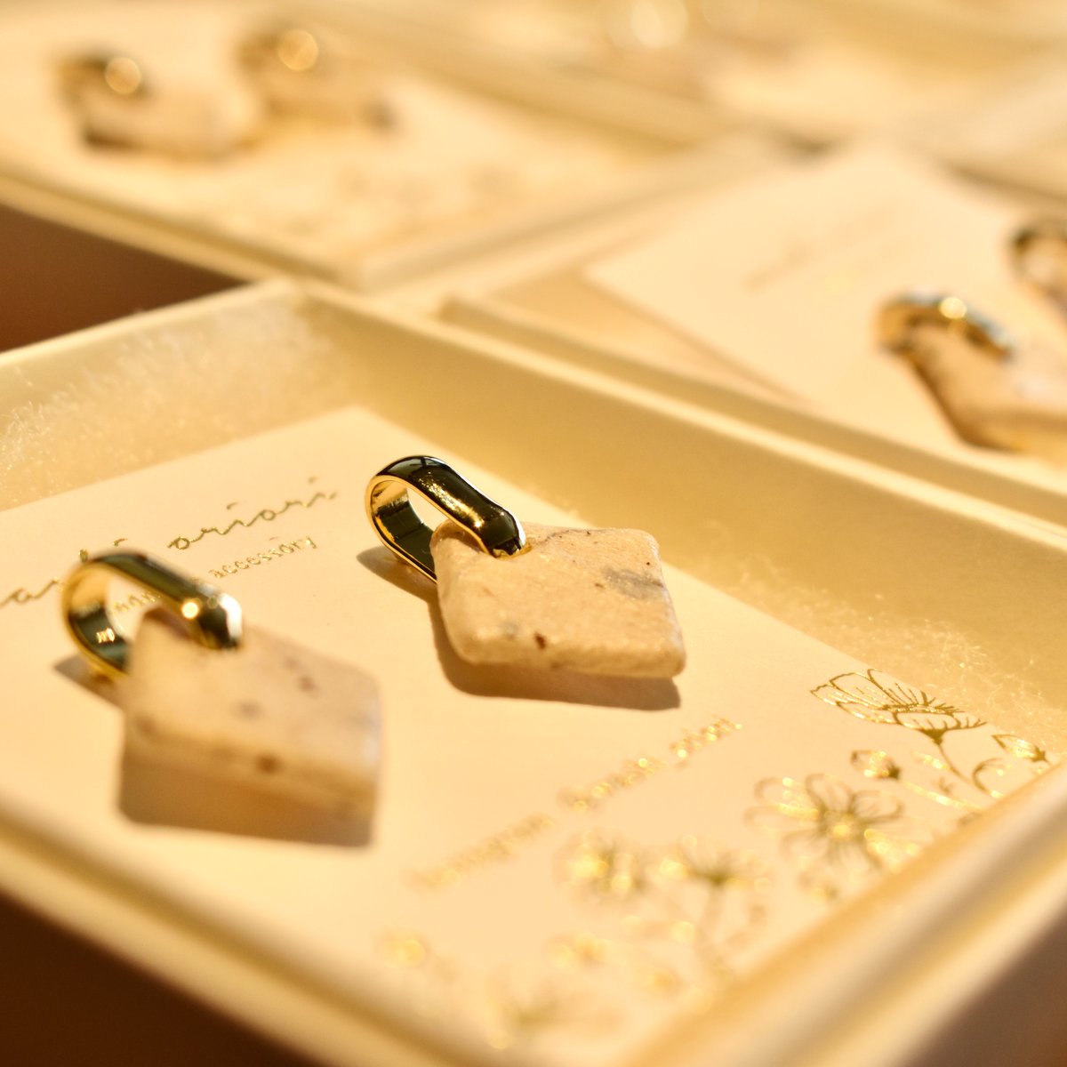 土佐和紙のチリ入りアクセサリー（菱形） | WASHI ORIORI