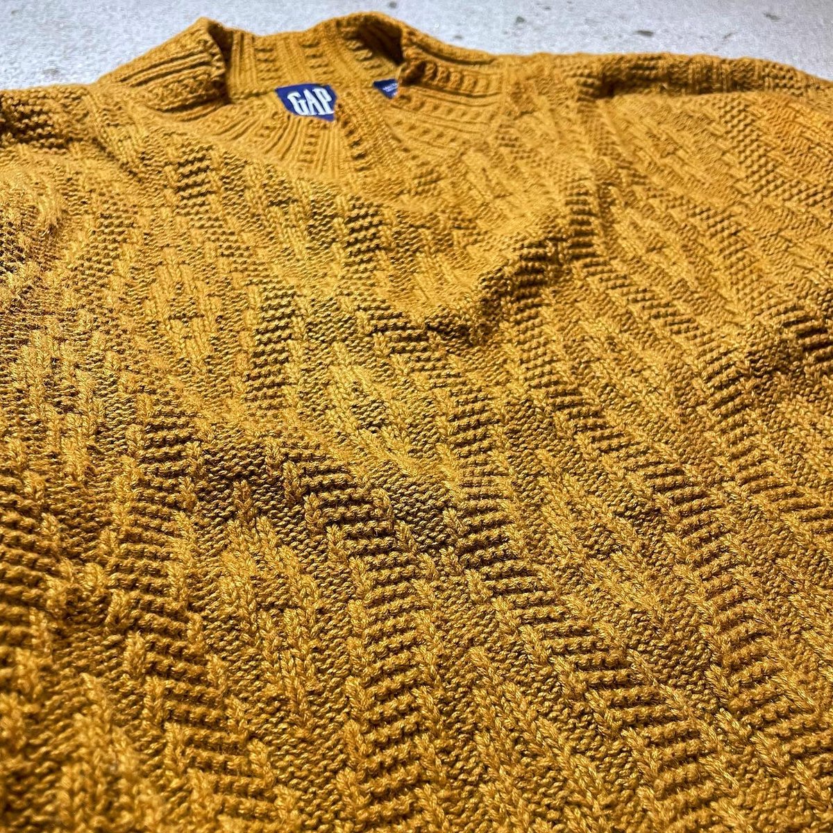 GAP- Geometry Knit. S | NM’s VINTAGE24