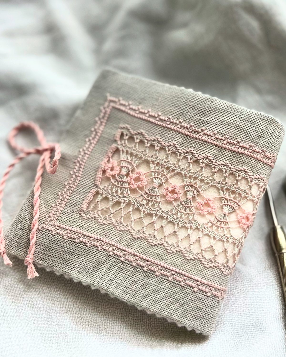 Flower drawnwork needlebook 'how to make' & tut...