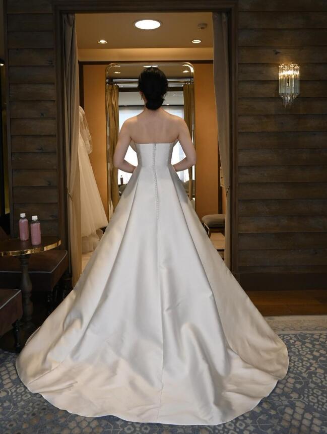 ウェディングドレスリボン くるみボタン 可愛い 光沢サテン 結婚 ウェディングドレスリボン くるみボタン 可愛い 光沢サテン 結婚