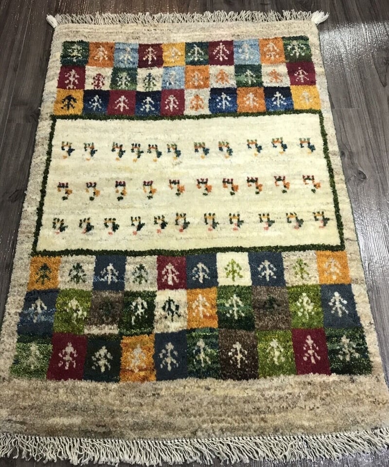 新品 ペルシャ絨毯 手織りギャッベ 89cm×63cm ナチュラル 生命の 新品 ペルシャ絨毯 手織りギャッベ 89cm×63cm ナチュラル 生命の
