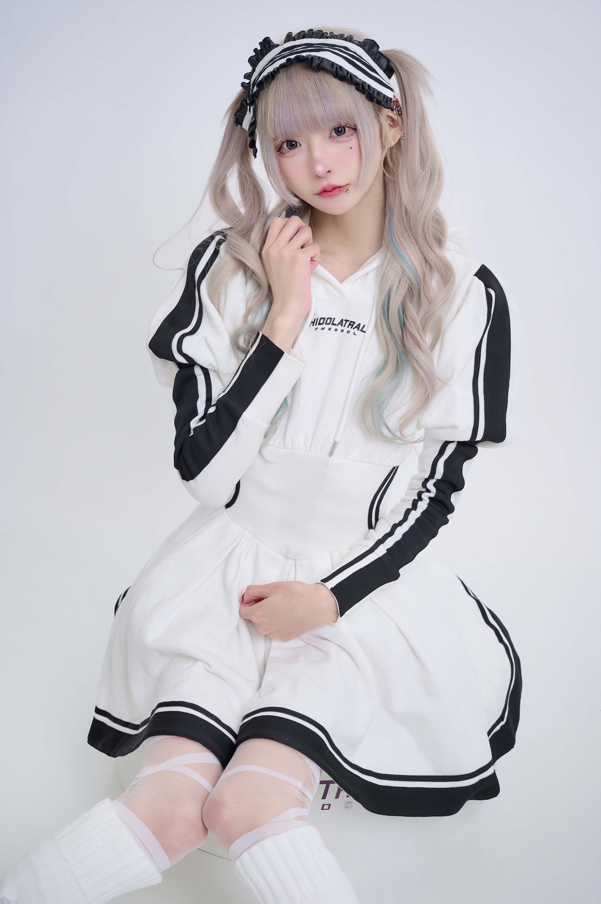 ジャージロリィタパーカーOP》WHITE | HIDOLATRAL THEODOL ジャージロリィタパーカーOP》WHITE | HIDOLATRAL THEODOL