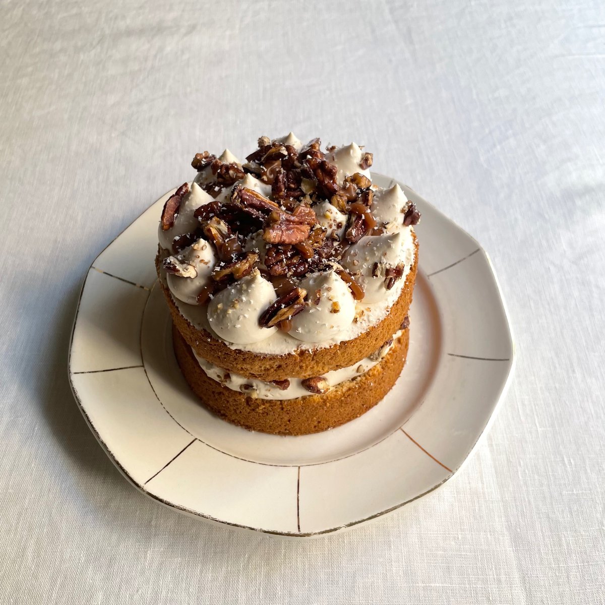 CARAMEL PÉCAN SAND CAKE | MERCI BAKE