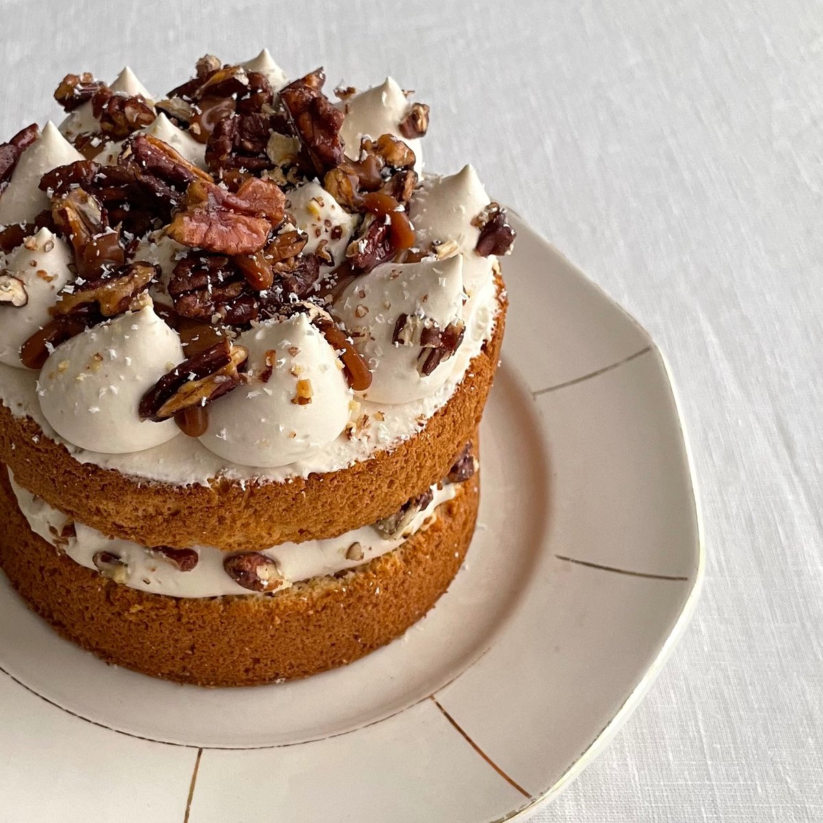 CARAMEL PÉCAN SAND CAKE | MERCI BAKE