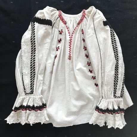 ルーマニア刺繍 | STORES ルーマニア刺繍 | STORES