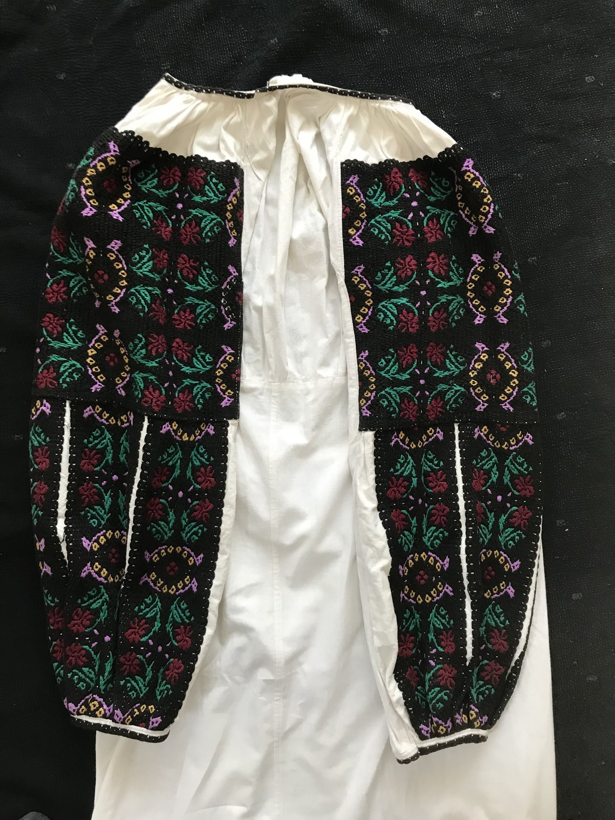 ルーマニア 刺繍ワンピース | FolkCostumes and Rugs ルーマニア 刺繍ワンピース | FolkCostumes and Rugs