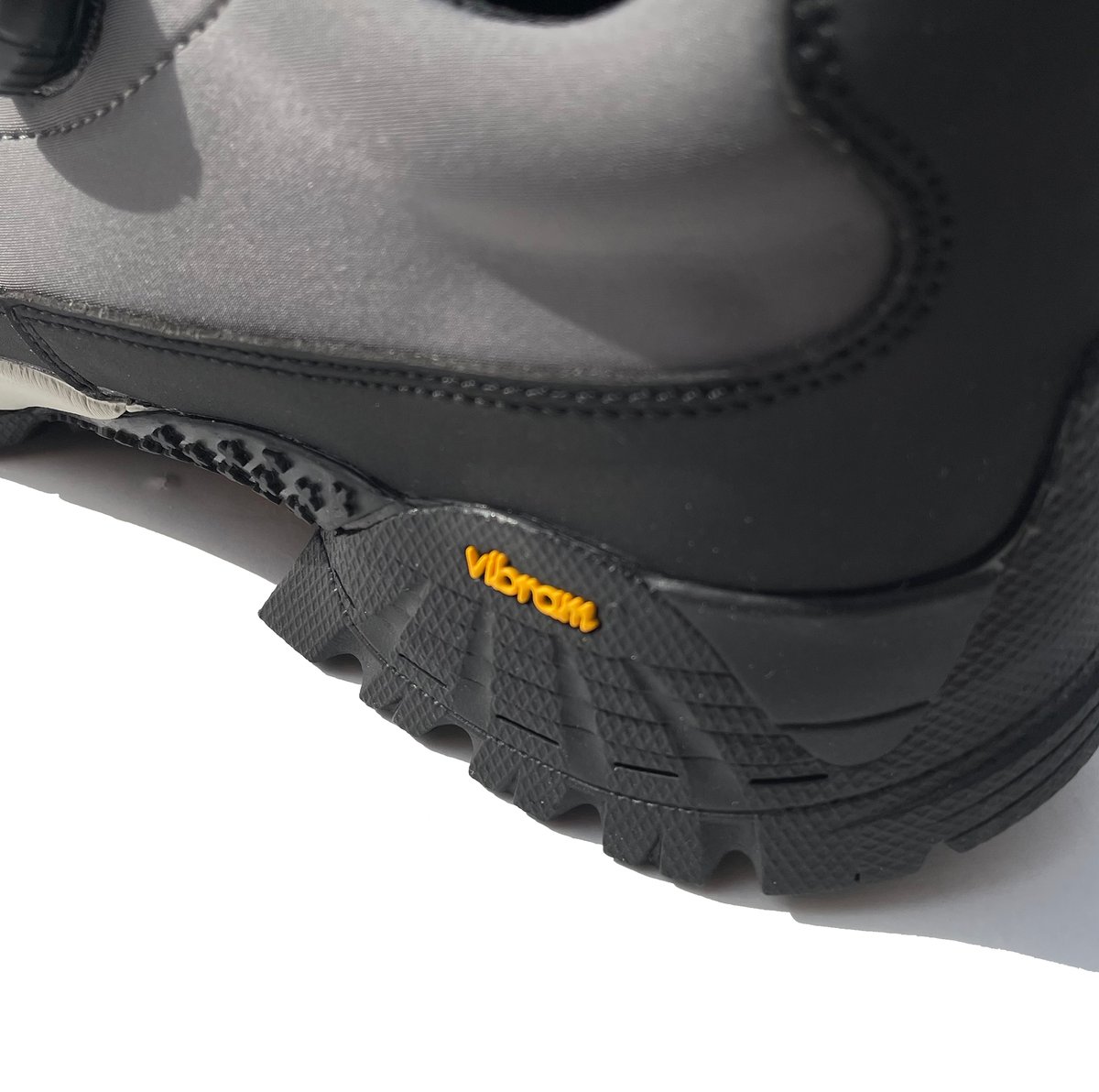 pg / INTERCEPTOR GREY | FLUTTER