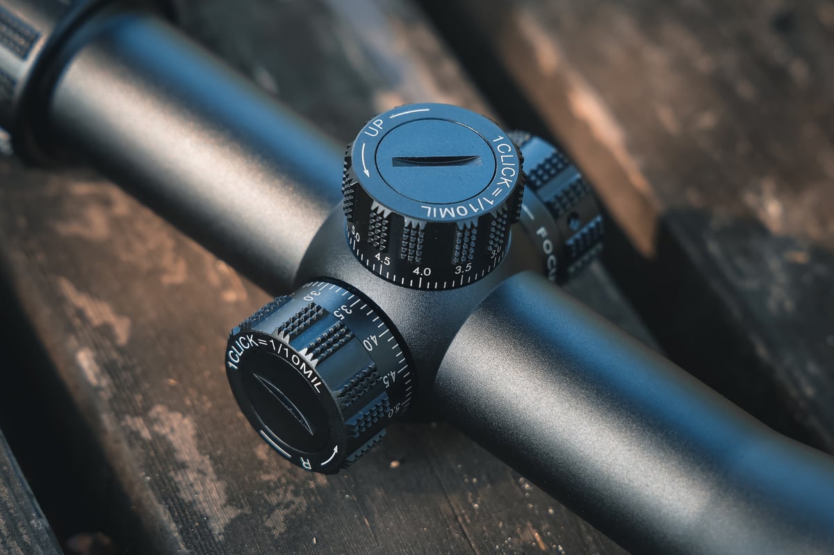 SWAMP DEER OPTICS HD MAX 4-16X44mm SFP ライフルスコープ...