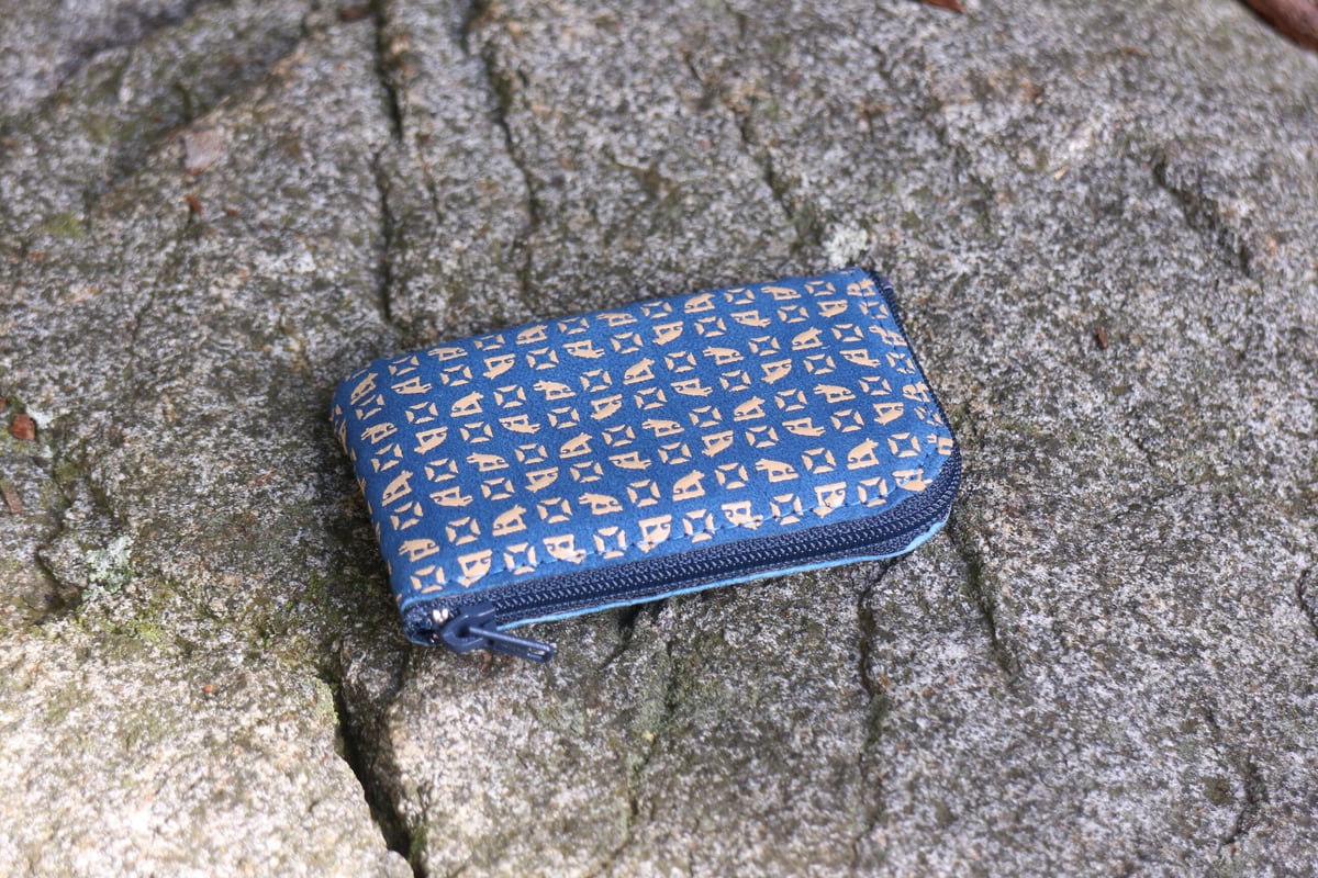 Wolfship Designオリジナル印伝「狼と塩」 色：白漆 | たばやま観光推進機構