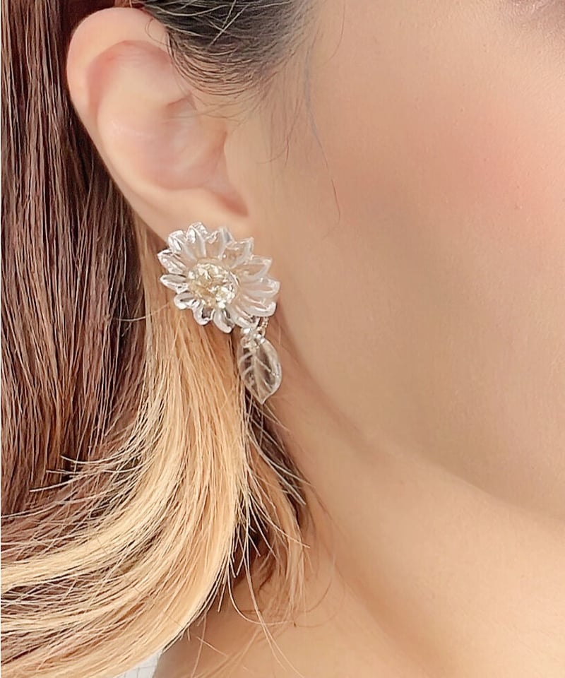クリア向日葵の2Way ピアス【親子でお揃いにも♡】 | Signet クリア向日葵の2Way ピアス【親子でお揃いにも♡】 | Signet