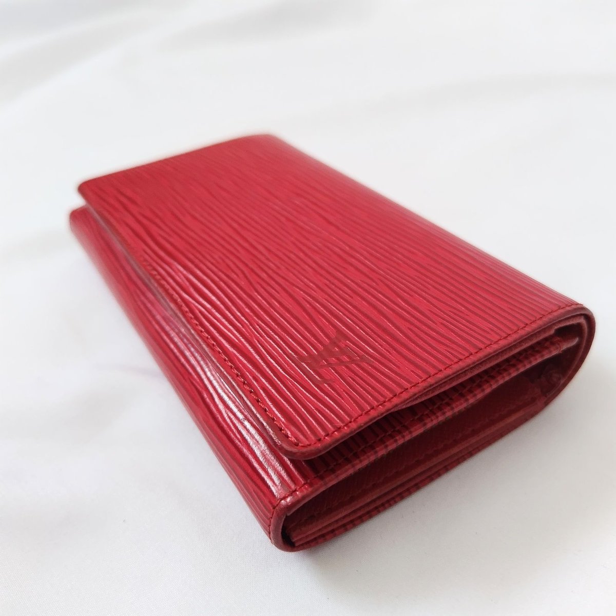 LOUIS VUITTON【ルイヴィトン】エピ 折財布 レッド ファスナー付 LOUIS VUITTON【ルイヴィトン】エピ 折財布 レッド ファスナー付