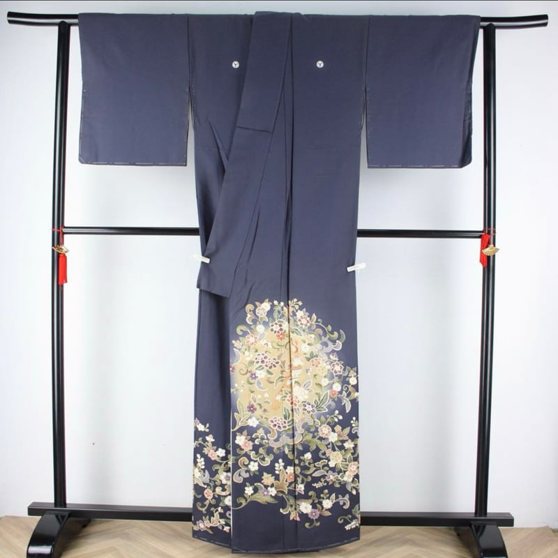 色留袖) 五つ紋 しつけ糸有 唐草花と鳥 A3284 | 和ノ藤リユース 色留袖) 五つ紋 しつけ糸有 唐草花と鳥 A3284 | 和ノ藤リユース