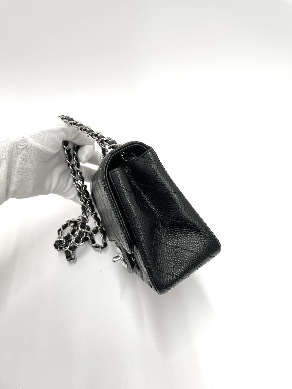CHANEL キャビアスキン マトラッセ ミニフラップバッグ 17 CHANEL キャビアスキン マトラッセ ミニフラップバッグ 17
