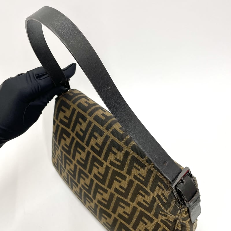 FENDI ズッカ柄 希少ブラック金具 マンマバケット ショルダー FENDI ズッカ柄 希少ブラック金具 マンマバケット ショルダー