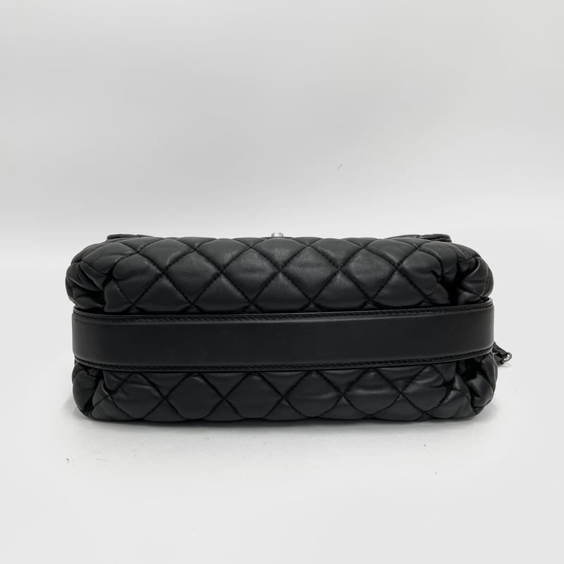 CHANEL ラムスキン マトラッセ チェーンショルダーバッグ 18番台 CHANEL ラムスキン マトラッセ チェーンショルダーバッグ 18番台