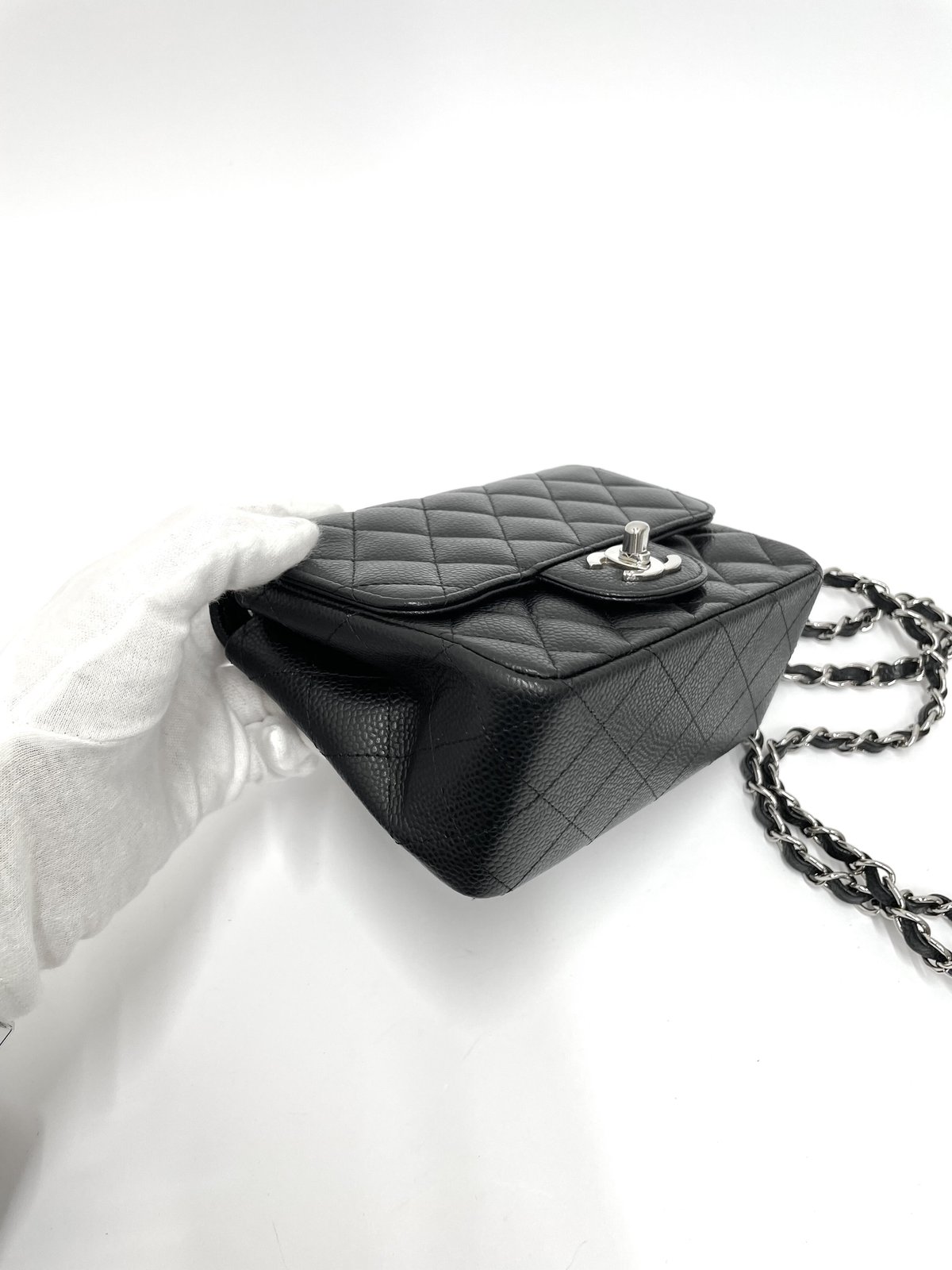 CHANEL キャビアスキン マトラッセ ミニフラップバッグ 17 CHANEL キャビアスキン マトラッセ ミニフラップバッグ 17