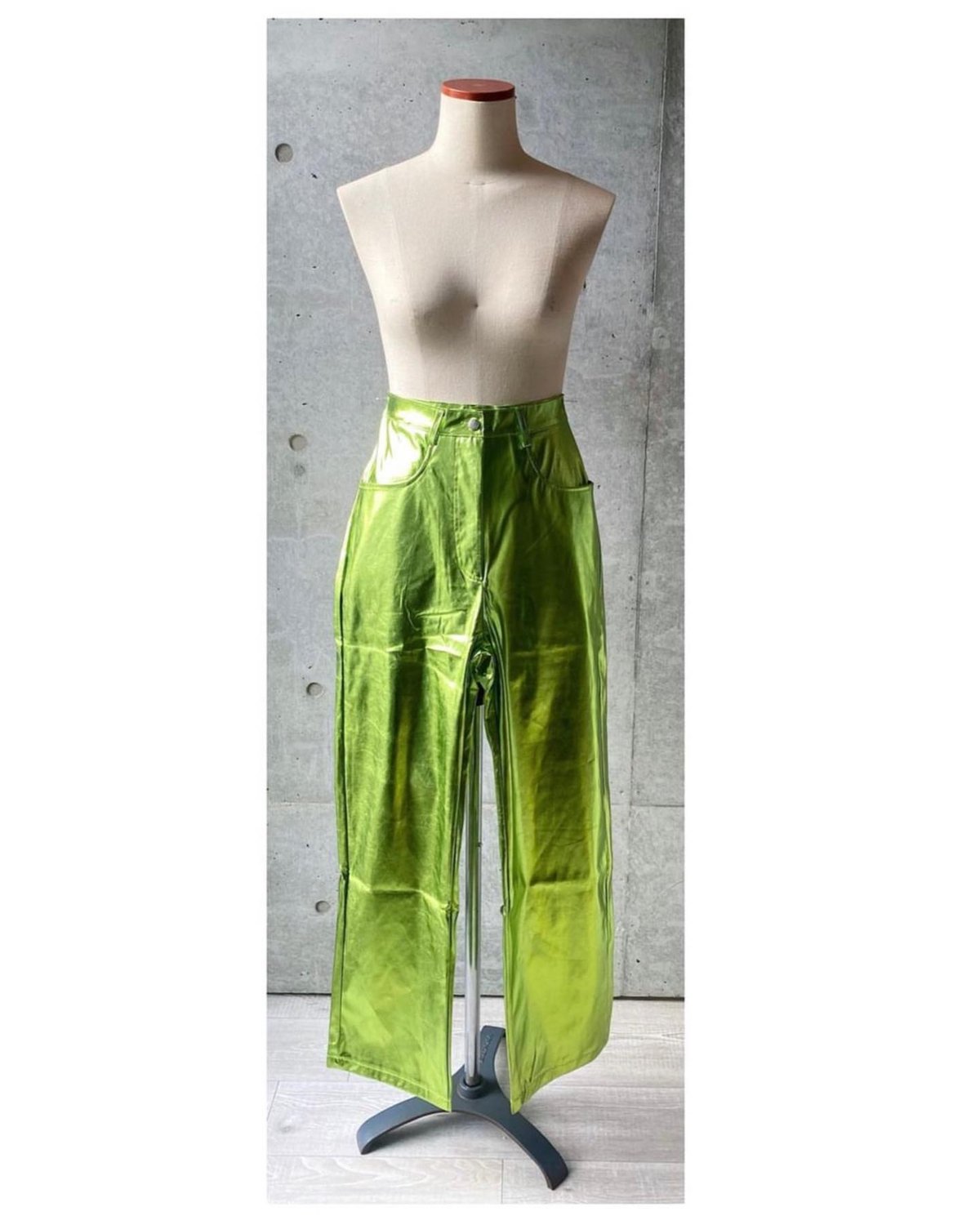 メタリックパンツ | RENTAL COSTUME MOGU メタリックパンツ | RENTAL COSTUME MOGU