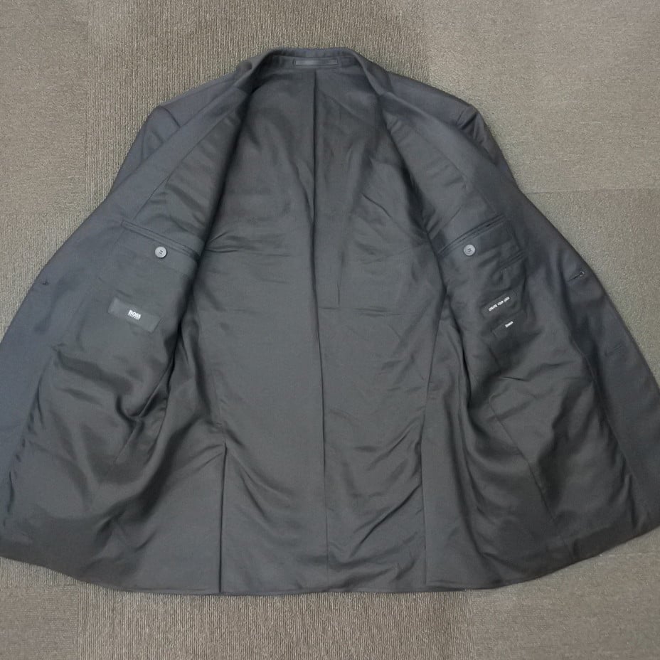 65|HUGO BOSS(ヒューゴボス) 2B艶ブラック3ピーススーツ(48 65|HUGO BOSS(ヒューゴボス) 2B艶ブラック3ピーススーツ(48