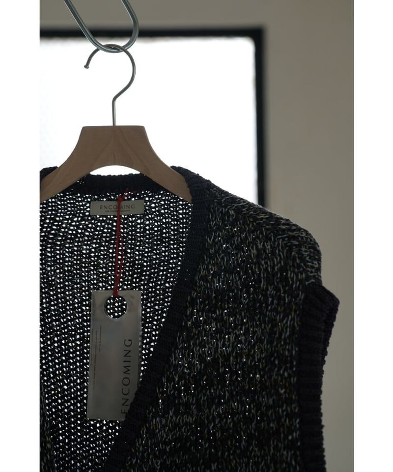 ENCOMING KNITTED ASYMMETRIC VEST | MusterWerk Sud. ENCOMING KNITTED ASYMMETRIC VEST | MusterWerk Sud.