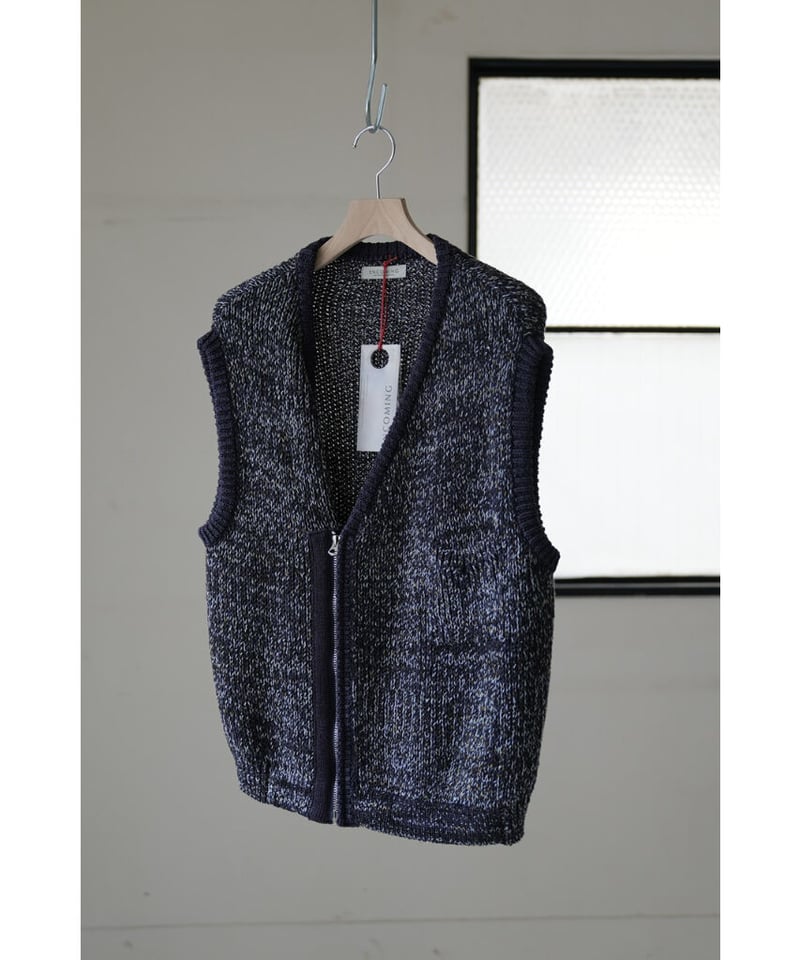 ENCOMING KNITTED ASYMMETRIC VEST | MusterWerk Sud. ENCOMING KNITTED ASYMMETRIC VEST | MusterWerk Sud.