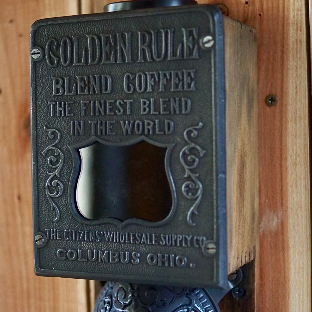 アメリカ製、人気の THE GOLDEN RULE 壁掛けミル | 4BEANS COFF...