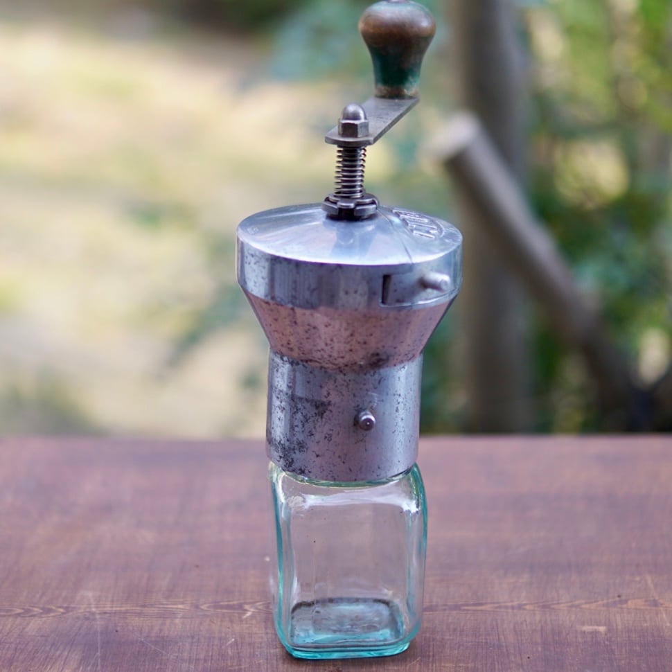 ドイツ製 希少な ATGEの金属とガラスで作られた ハンドコーヒーミル | 4BEANS CO...