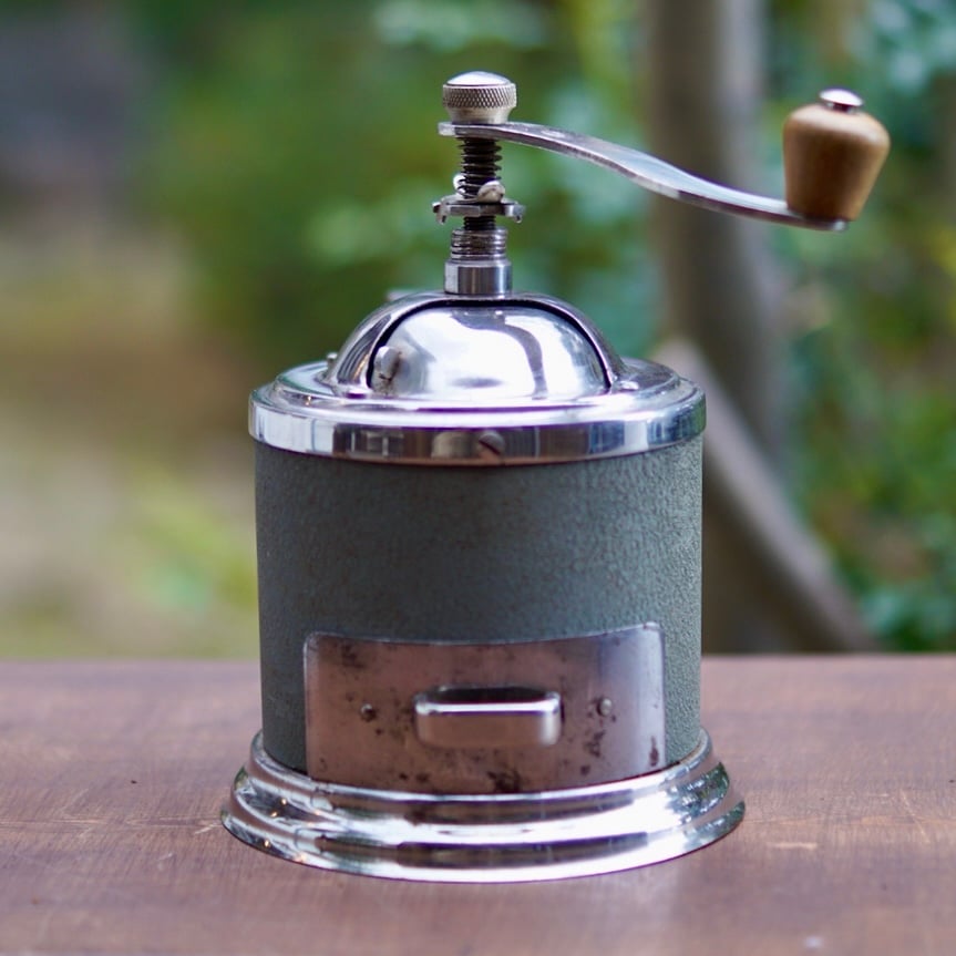ロシア製の珍しいマグカップ型 コーヒーミル | 4BEANS COFFEE ROASTERS