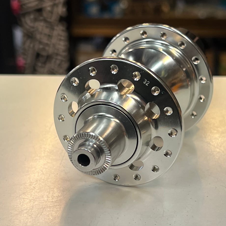 VELOCITY * Road Rear Hub * 32H 135mm Silver | H...