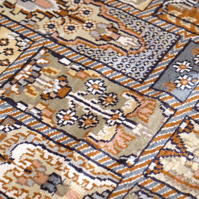 インド 手織り絨毯 シルク <約146 x 231 ㎝> ブラウン インド 手織り絨毯 シルク <約146 x 231 ㎝> ブラウン
