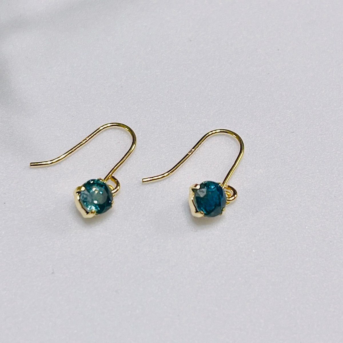 9192 K18YG 4mm 0.60ct SAPPHIRE ピアス | Naotto's s...