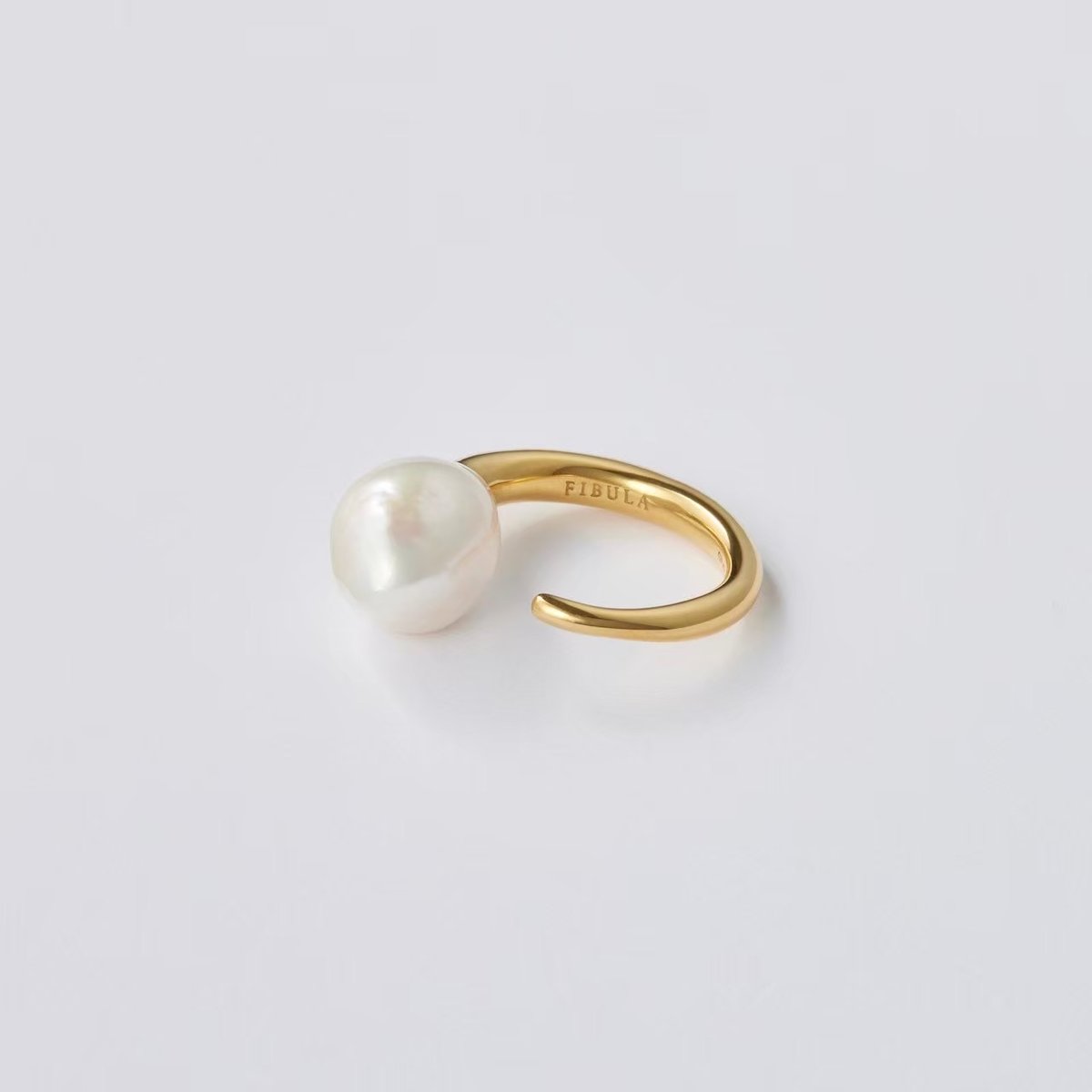 Aging baroque pearl ring gold | FIBULA