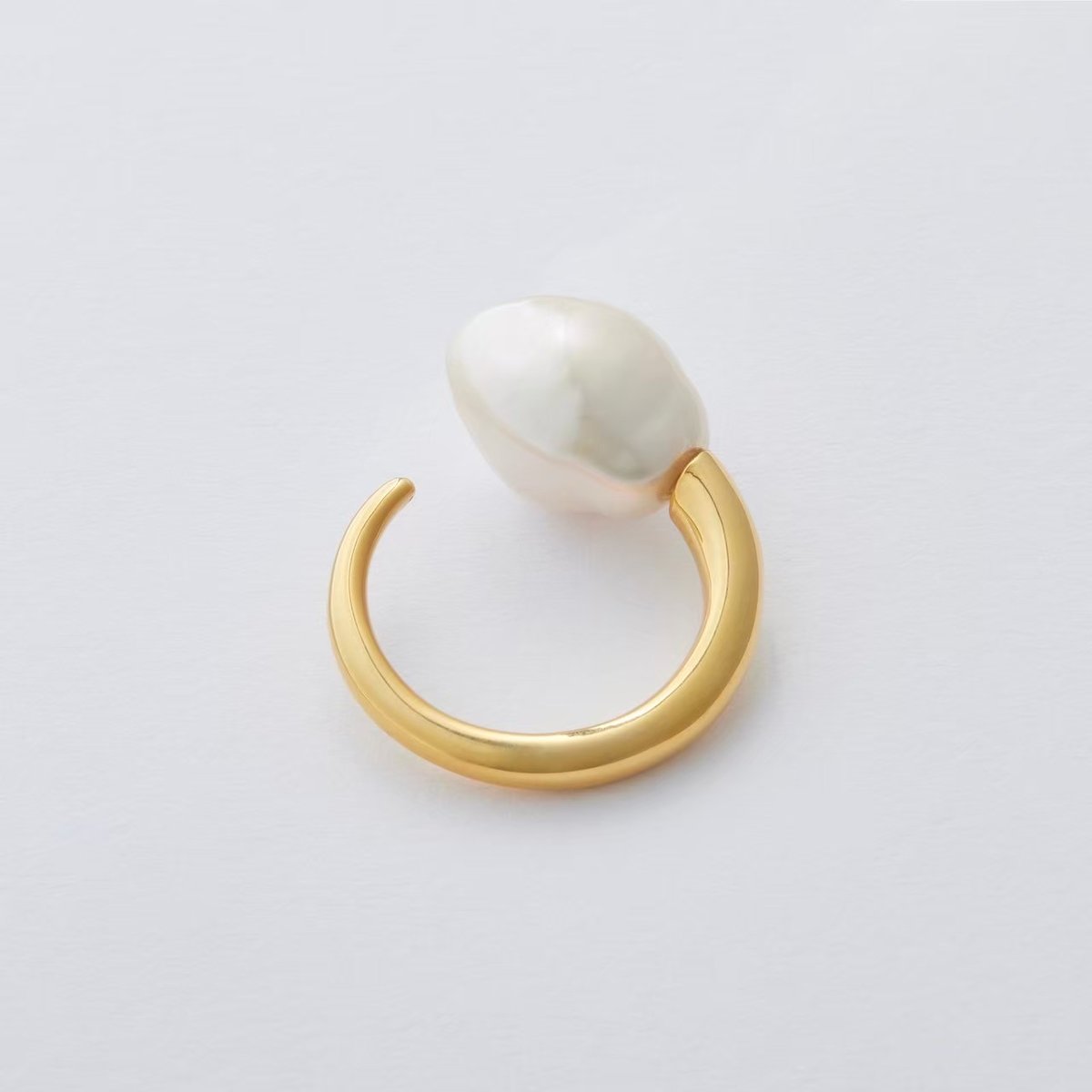 Aging baroque pearl ring gold | FIBULA
