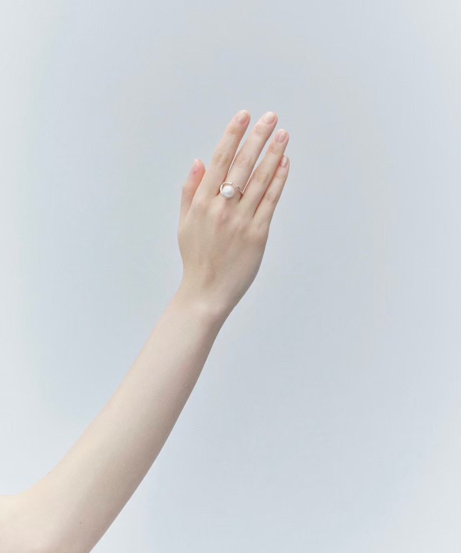 Aging round pearl ring silver | FIBULA