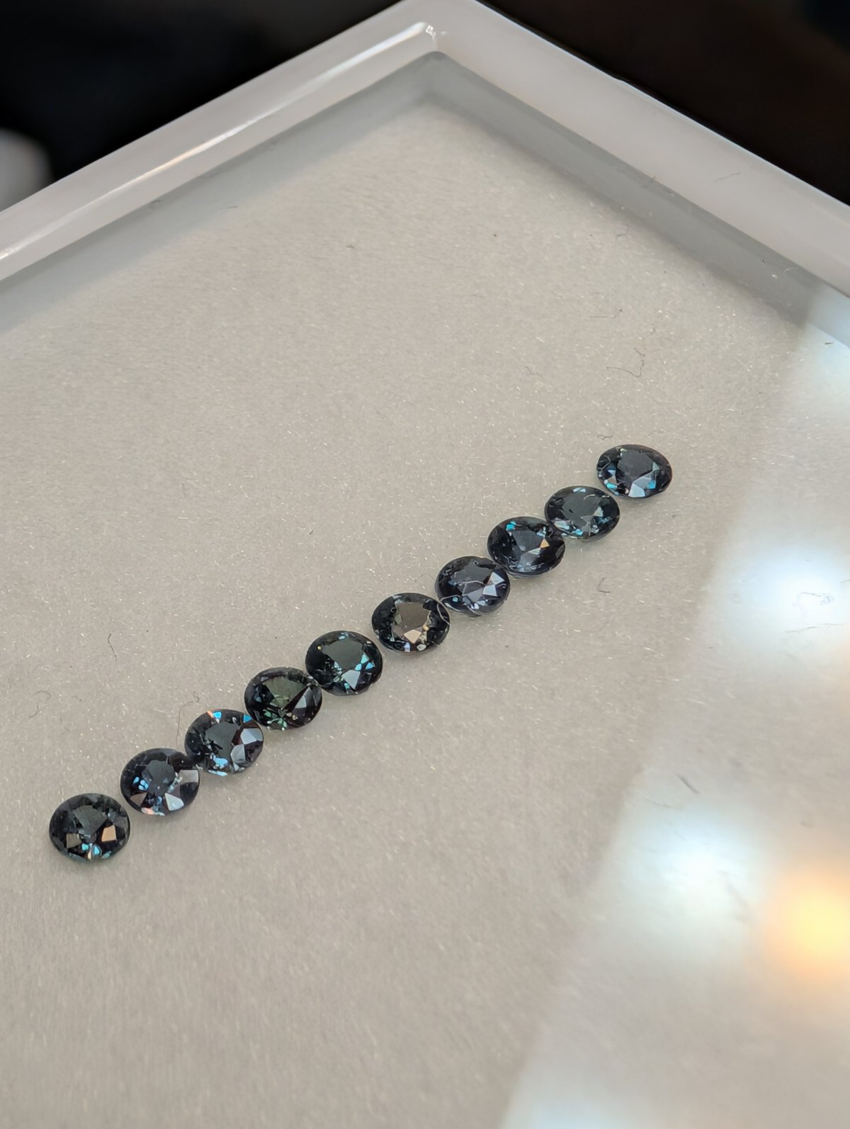 アレキサンドライト 0.58ct 2.3mm×10pcsセット ラウンド カット ルース メレ...