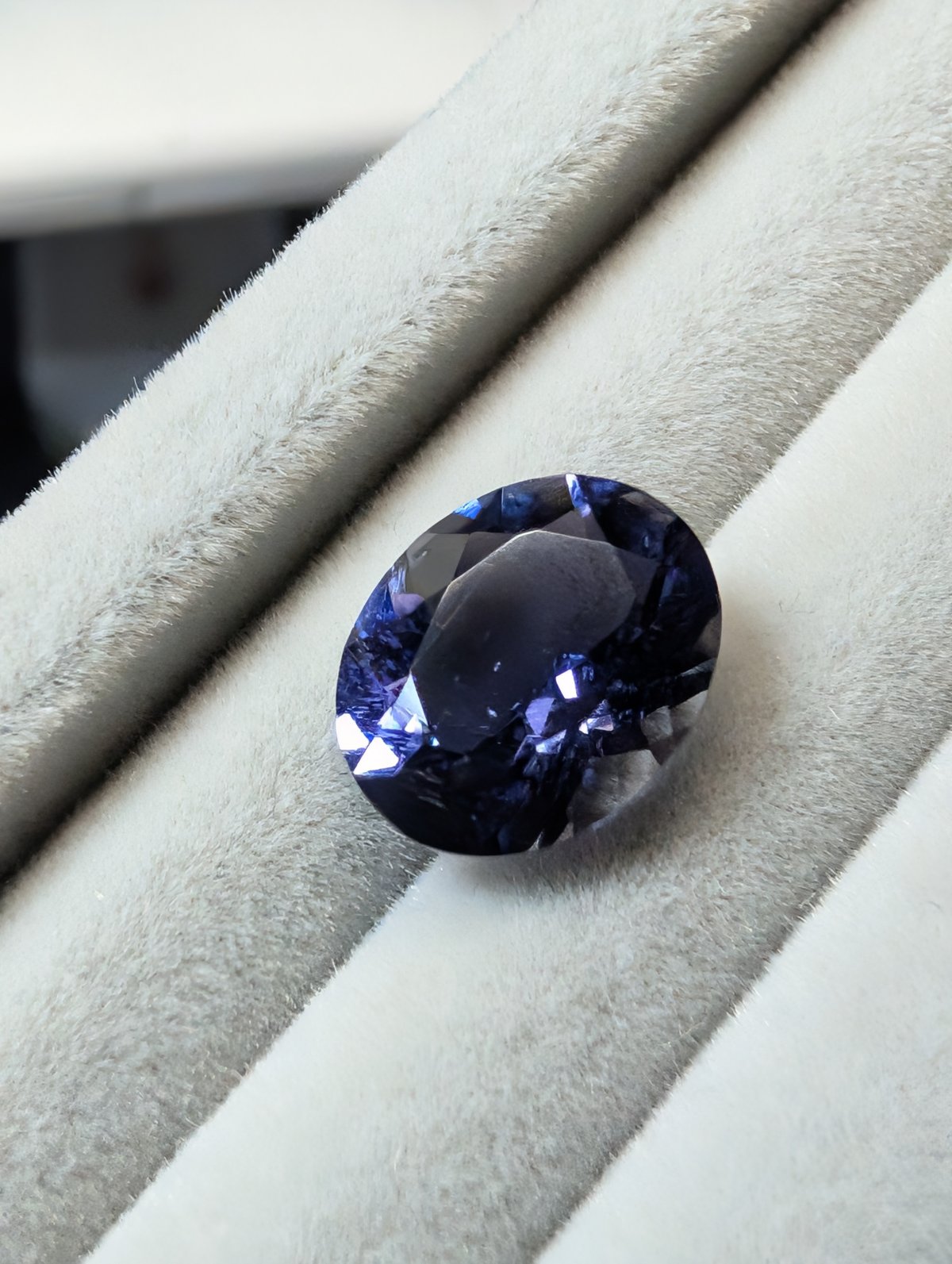 15.アイオライト 2.76ct 11.11×9.04mm オーバルカットルース | 鈴木屋b...