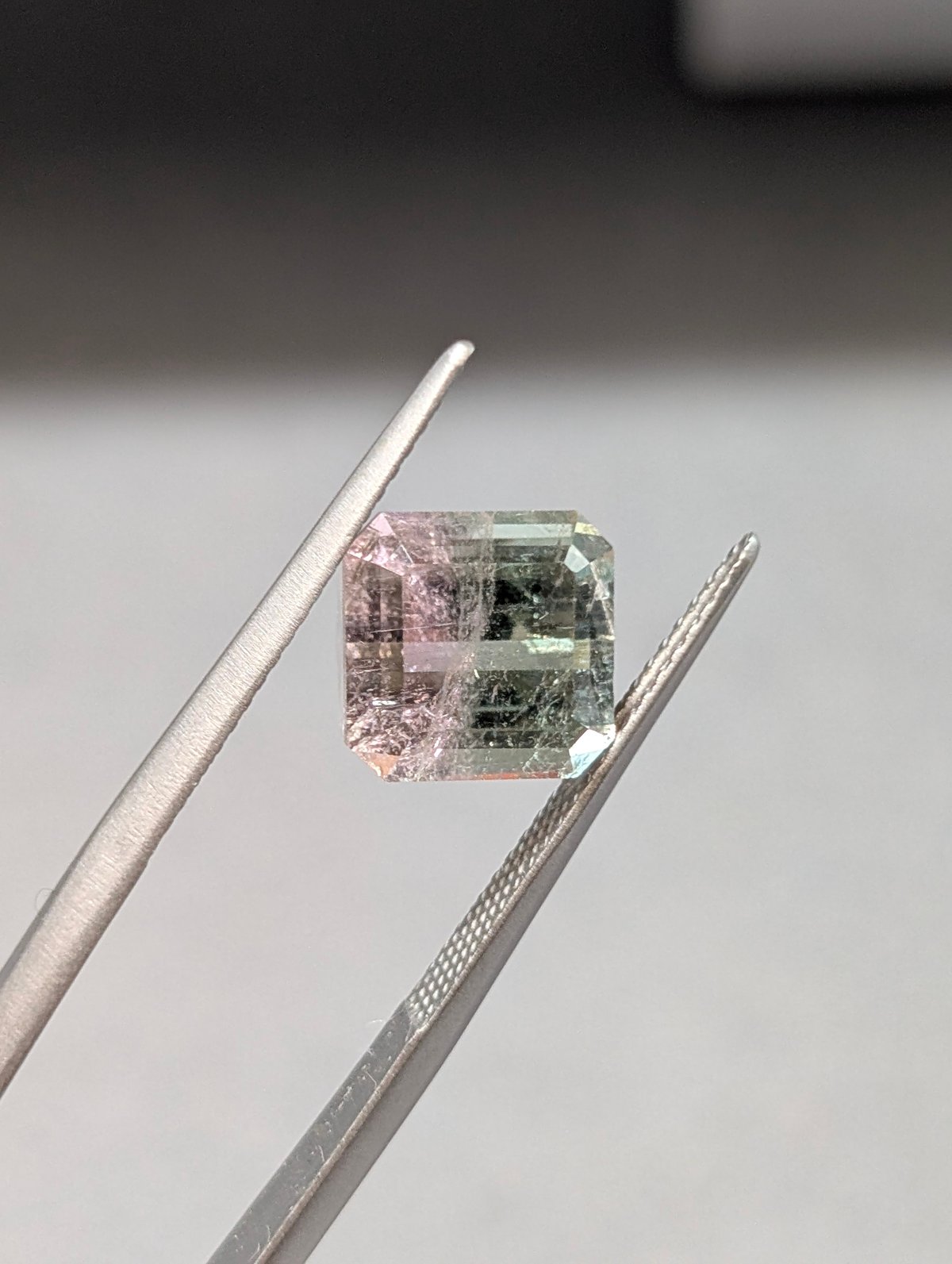 バイカラー トルマリン 4.92ct 9.05×8.85mm オクタゴンカット ルース | 鈴...