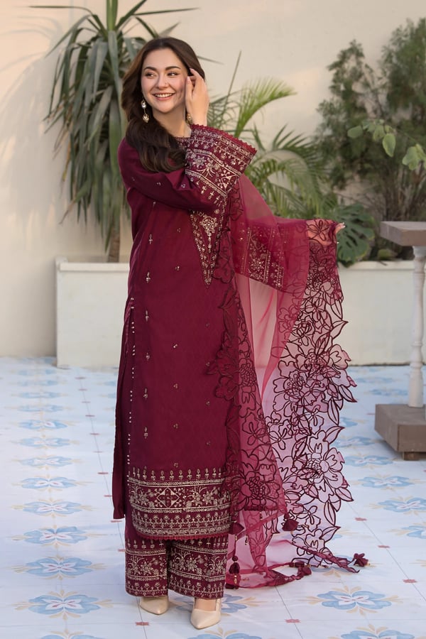 Hania Amir luxury 3 piece luxe winter collection