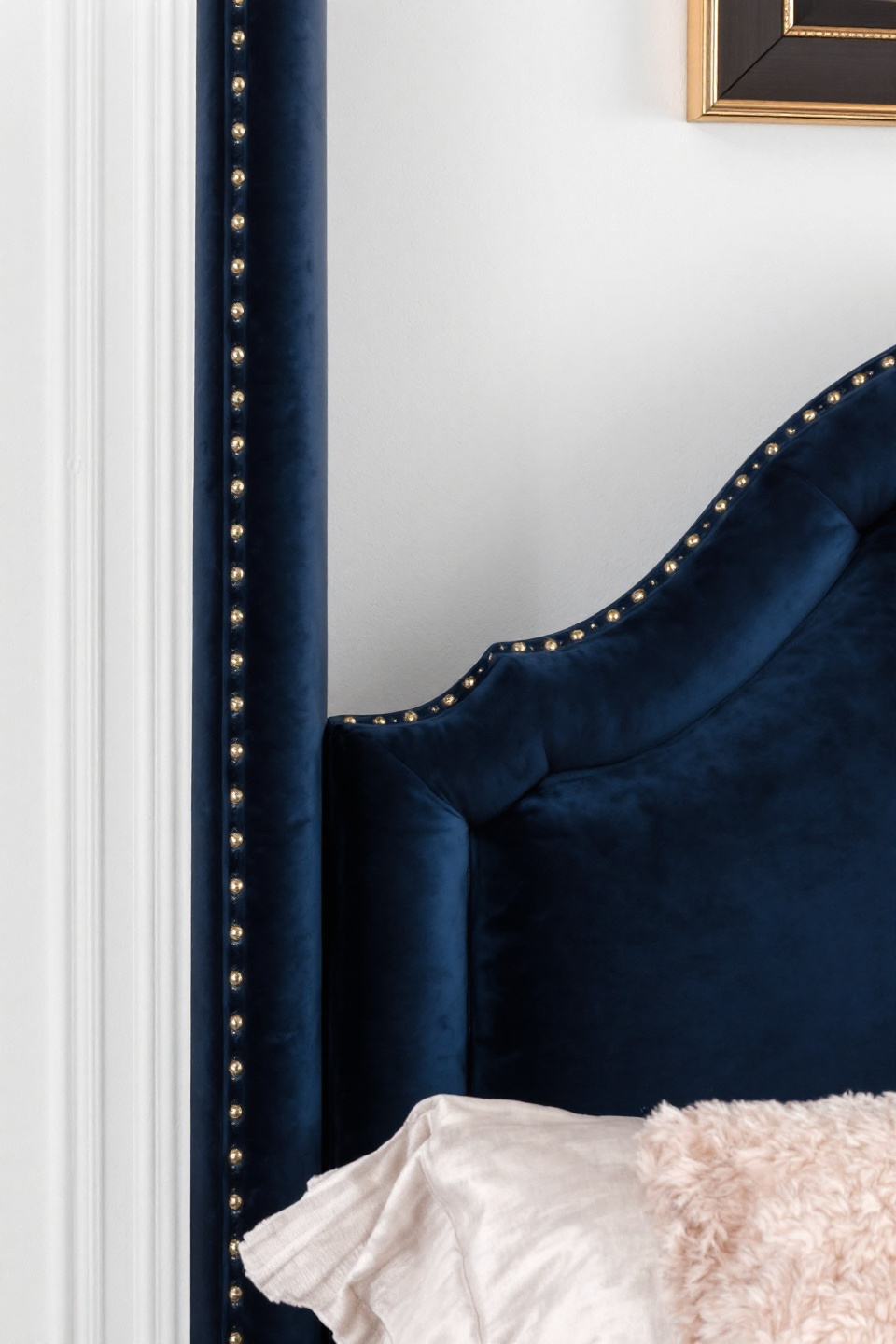 29 Stunning Navy Blue and Gold Bedroom Ideas You'll Love